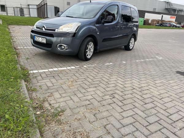 Blue Citroen Berlingo 2012 in Kaunas, with an engine capacity of 1.56 L and mileage of 394 thousand km for 2600 €, photo 5 on AUTOMOTO.COM.LV