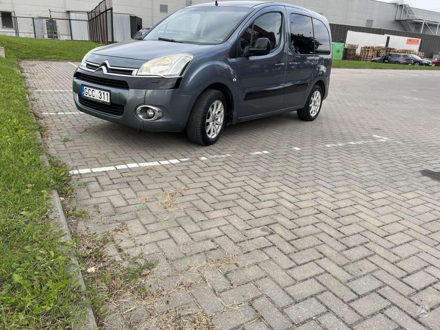 Zils Citroen Berlingo 2012 Kauņa, ar dzinēja tilpumu 1.56 L un nobraukumu 394 tūkst. km par 2600 €, foto 5 vietnē AUTOMOTO.COM.LV