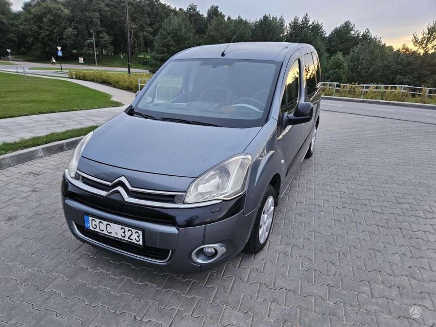 Zils Citroen Berlingo 2012 Viļņa, ar dzinēja tilpumu 1.56 L un nobraukumu 320 tūkst. km par 2090 €, foto 5 vietnē AUTOMOTO.COM.LV