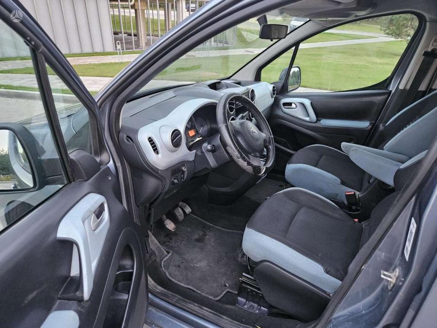 Zils Citroen Berlingo 2012 Viļņa, ar dzinēja tilpumu 1.56 L un nobraukumu 320 tūkst. km par 2090 €, foto 12 vietnē AUTOMOTO.COM.LV