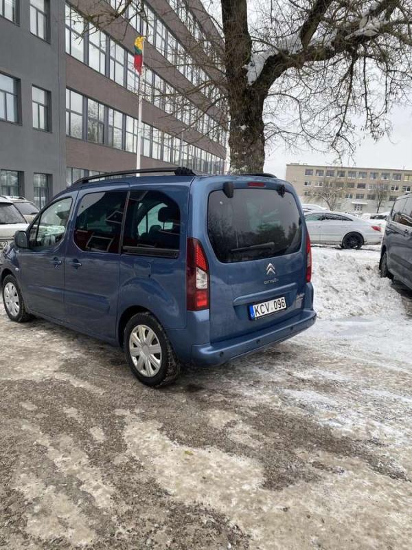 Zils Citroen Berlingo 2017 Viļņa, ar dzinēja tilpumu 1.56 L un nobraukumu 198 tūkst. km par 5800 €, foto 6 vietnē AUTOMOTO.COM.LV