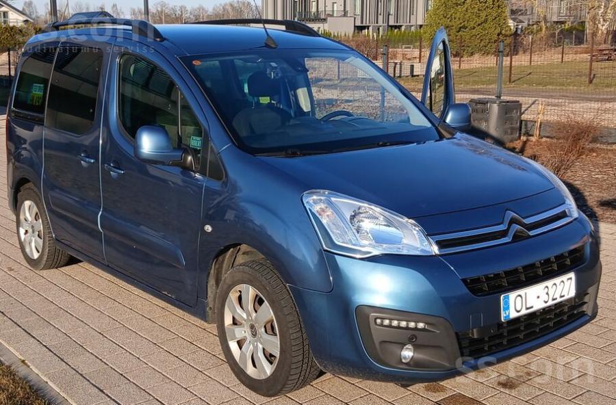 Blue Citroen Berlingo 2017 in Riga, with an engine capacity of 1.20 L and mileage of 212 thousand km for 4499 €, photo 1 on AUTOMOTO.COM.LV