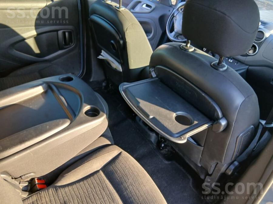 Blue Citroen Berlingo 2017 in Riga, with an engine capacity of 1.20 L and mileage of 212 thousand km for 4499 €, photo 6 on AUTOMOTO.COM.LV