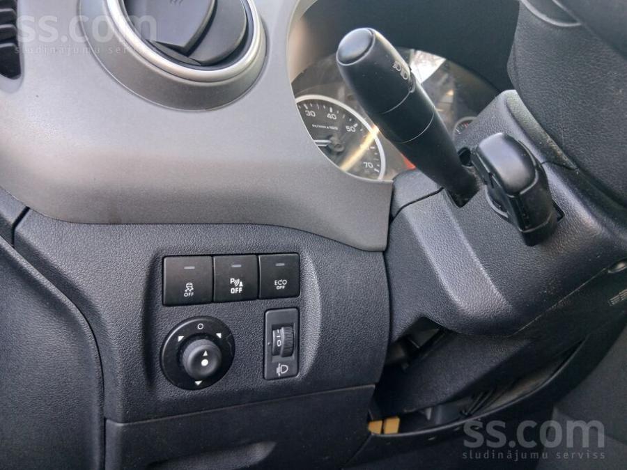 Blue Citroen Berlingo 2017 in Riga, with an engine capacity of 1.20 L and mileage of 212 thousand km for 4499 €, photo 12 on AUTOMOTO.COM.LV