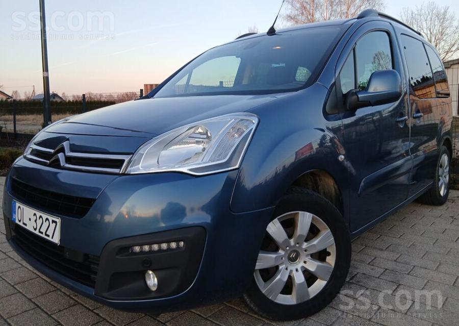 Blue Citroen Berlingo 2017 in Riga, with an engine capacity of 1.20 L and mileage of 212 thousand km for 4499 €, photo 19 on AUTOMOTO.COM.LV