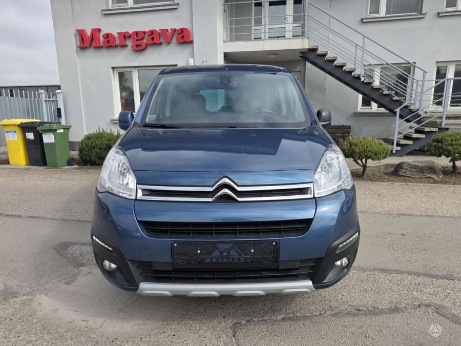 Zils Citroen Berlingo 2017 Marijampole, ar dzinēja tilpumu 1.56 L un nobraukumu 189 tūkst. km par 4990 €, foto 4 vietnē AUTOMOTO.COM.LV