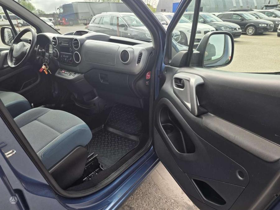 Zils Citroen Berlingo 2017 Marijampole, ar dzinēja tilpumu 1.56 L un nobraukumu 189 tūkst. km par 4990 €, foto 21 vietnē AUTOMOTO.COM.LV