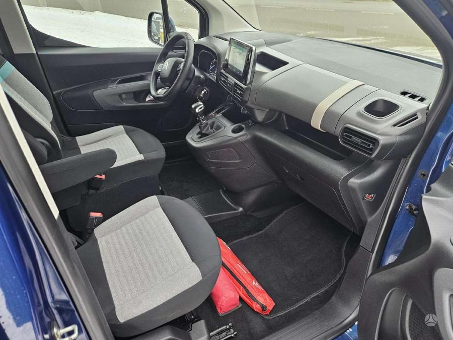 Blue Citroen Berlingo 2018 in Siauliai, with an engine capacity of 1.20 L and mileage of 200 thousand km for 8950 €, photo 15 on AUTOMOTO.COM.LV