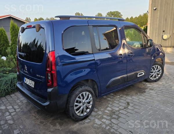 Blue Citroen Berlingo 2019 in Riga, with an engine capacity of 1.50 L and mileage of 133 thousand km for 11470 €, photo 3 on AUTOMOTO.COM.LV
