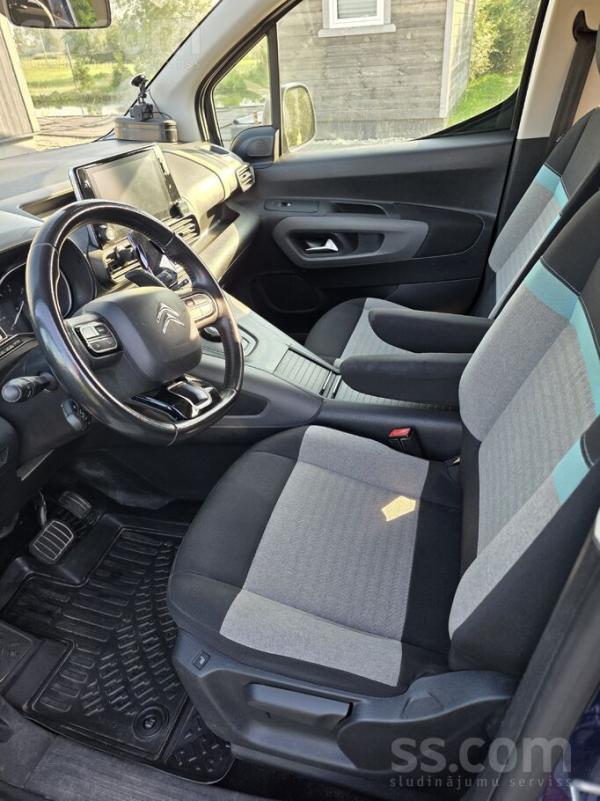 Blue Citroen Berlingo 2019 in Riga, with an engine capacity of 1.50 L and mileage of 133 thousand km for 11470 €, photo 5 on AUTOMOTO.COM.LV