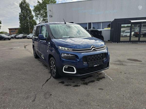 Citroen Berlingo 2019 in Ukmerge on AUTOMOTO.COM.LV Blue Citroen Berlingo 2019 in Ukmerge, with an engine capacity of 1.50 L and mileage of 220 thousand km for 8450 €, photo 4 on AUTOMOTO.COM.LV