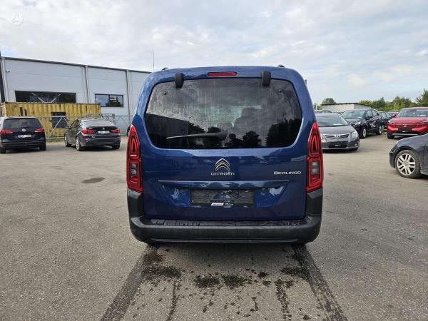 Citroen Berlingo 2019 in Ukmerge on AUTOMOTO.COM.LV Blue Citroen Berlingo 2019 in Ukmerge, with an engine capacity of 1.50 L and mileage of 220 thousand km for 8450 €, photo 9 on AUTOMOTO.COM.LV