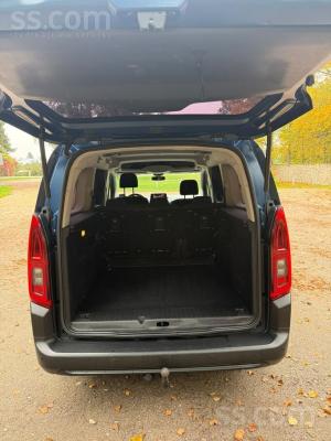 Zils Citroen Berlingo 2020 Rīga, ar dzinēja tilpumu 1.50 L un nobraukumu 144 tūkst. km par 8600 €, foto 4 vietnē AUTOMOTO.COM.LV
