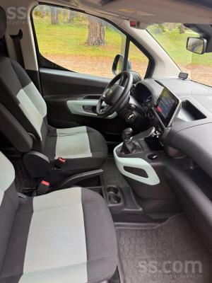 Zils Citroen Berlingo 2020 Rīga, ar dzinēja tilpumu 1.50 L un nobraukumu 144 tūkst. km par 8600 €, foto 7 vietnē AUTOMOTO.COM.LV