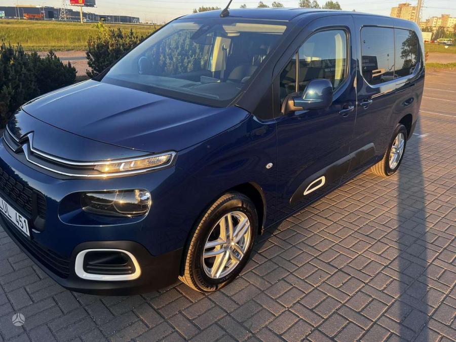 Zils Citroen Berlingo 2021 Kauņa, ar dzinēja tilpumu 1.50 L un nobraukumu 64 tūkst. km par 15500 €, foto 3 vietnē AUTOMOTO.COM.LV
