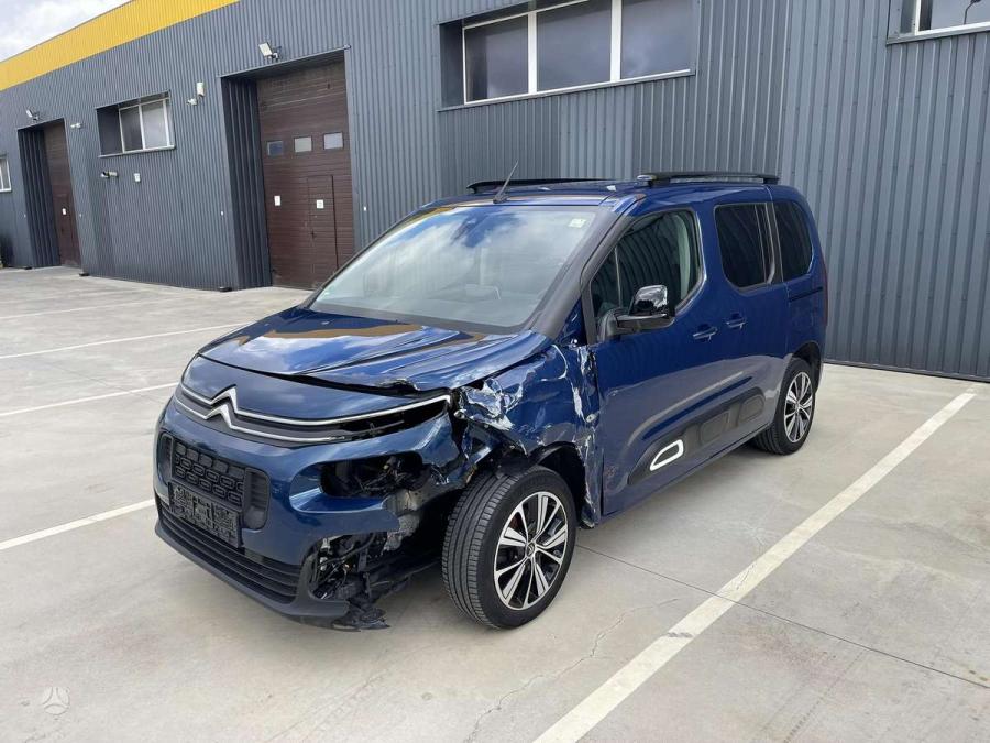 Zils Citroen Berlingo 2021 Klaipėda, ar dzinēja tilpumu 1.20 L un nobraukumu 47 tūkst. km par 9800 €, foto 6 vietnē AUTOMOTO.COM.LV