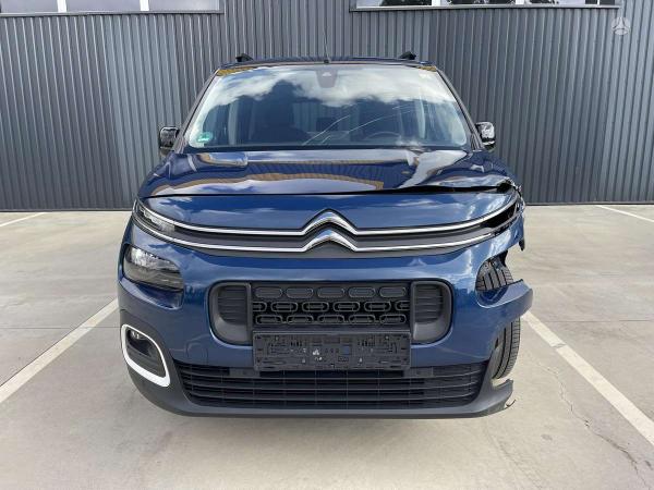 Blue Citroen Berlingo 2021 in Klaipeda, with an engine capacity of 1.20 L and mileage of 47 thousand km for 9800 €, photo 6 on AUTOMOTO.COM.LV