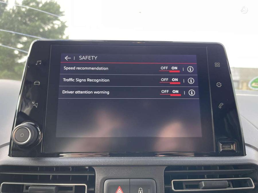 Zils Citroen Berlingo 2021 Klaipėda, ar dzinēja tilpumu 1.20 L un nobraukumu 47 tūkst. km par 9800 €, foto 26 vietnē AUTOMOTO.COM.LV