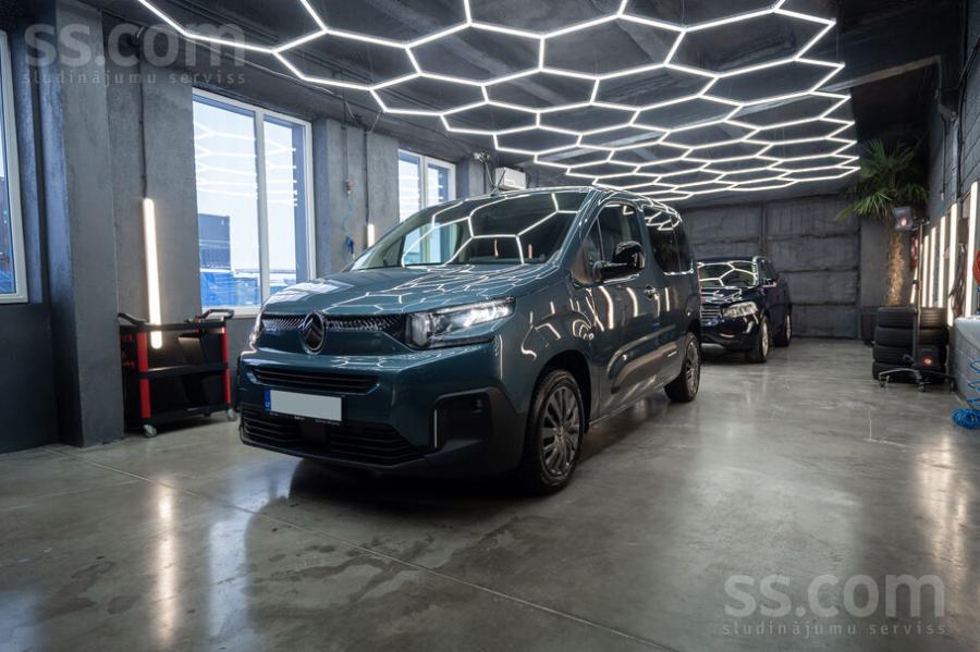 Zils Citroen Berlingo 2024 Kauņa, ar dzinēja tilpumu 1.20 L un nobraukumu 31 tūkst. km par 21175 €, foto 29 vietnē AUTOMOTO.COM.LV