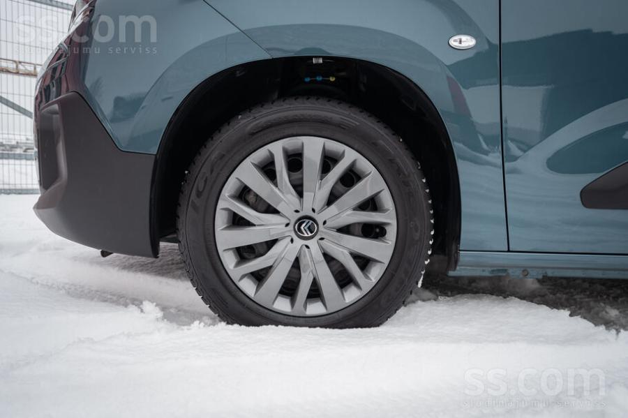 Zils Citroen Berlingo 2024 Kauņa, ar dzinēja tilpumu 1.20 L un nobraukumu 30 tūkst. km par 18997 €, foto 3 vietnē AUTOMOTO.COM.LV