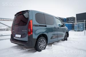 Zils Citroen Berlingo 2024 Kauņa, ar dzinēja tilpumu 1.20 L un nobraukumu 30 tūkst. km par 18997 €, foto 9 vietnē AUTOMOTO.COM.LV