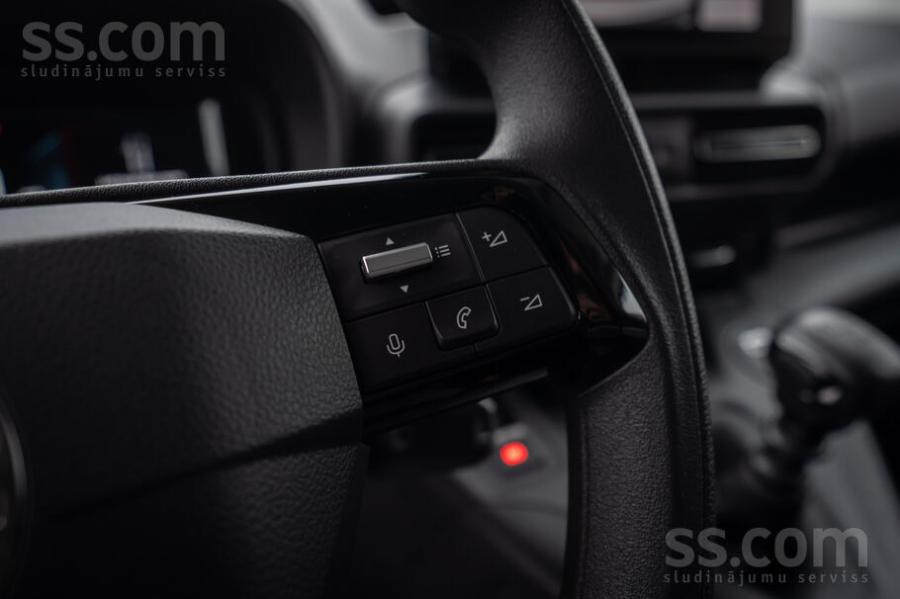 Zils Citroen Berlingo 2024 Kauņa, ar dzinēja tilpumu 1.20 L un nobraukumu 30 tūkst. km par 18997 €, foto 17 vietnē AUTOMOTO.COM.LV