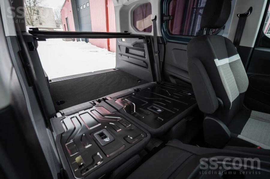 Zils Citroen Berlingo 2024 Kauņa, ar dzinēja tilpumu 1.20 L un nobraukumu 30 tūkst. km par 18997 €, foto 24 vietnē AUTOMOTO.COM.LV