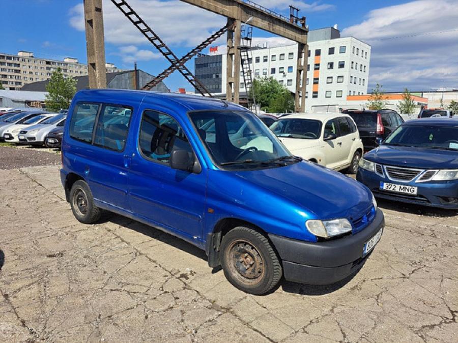 Blue Citroen Berlingo 1998 in Tallinn, with an engine capacity of 1.40 L and mileage of 296 thousand km for 399 €, photo 1 on AUTOMOTO.COM.LV