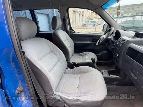 Zils Citroen Berlingo 2006 Rapla, ar dzinēja tilpumu 1.40 L un nobraukumu 327 tūkst. km par 800 €, foto 10 vietnē AUTOMOTO.COM.LV