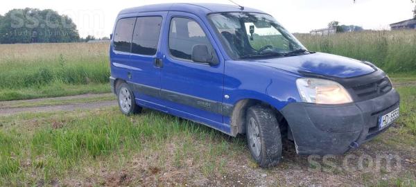 Blue Citroen Berlingo 2008 in Aizkraukle, with an engine capacity of 1.60 L and mileage of 300 thousand km for 1678 €, photo 3 on AUTOMOTO.COM.LV