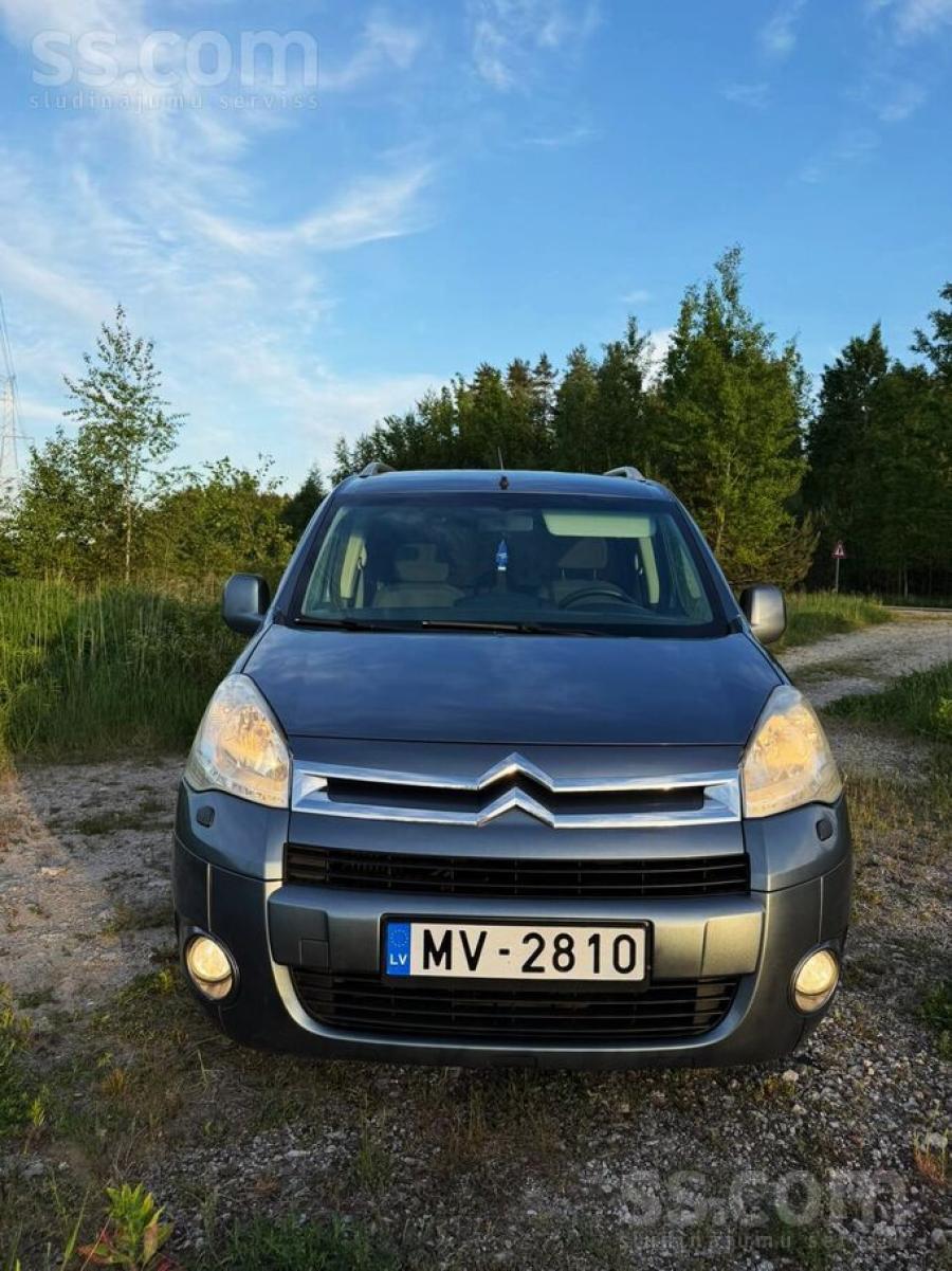 Zils Citroen Berlingo 2009 Rīga, ar dzinēja tilpumu 1.60 L un nobraukumu 350 tūkst. km par 2400 €, foto 1 vietnē AUTOMOTO.COM.LV