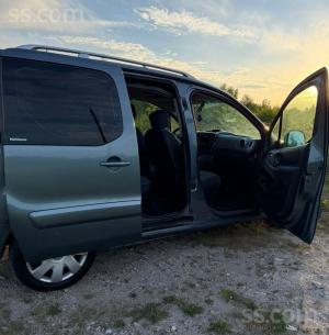 Zils Citroen Berlingo 2009 Rīga, ar dzinēja tilpumu 1.60 L un nobraukumu 350 tūkst. km par 2400 €, foto 8 vietnē AUTOMOTO.COM.LV