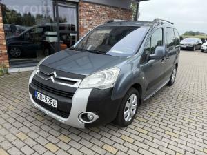 Blue Citroen Berlingo 2010 in Talsi, with an engine capacity of 1.60 L and mileage of 300 thousand km for 4950 €, photo  on AUTOMOTO.COM.LV