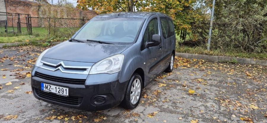 Blue Citroen Berlingo 2012 in Cesis, with an engine capacity of 1.60 L and mileage of 359 thousand km for 2800 €, photo 3 on AUTOMOTO.COM.LV