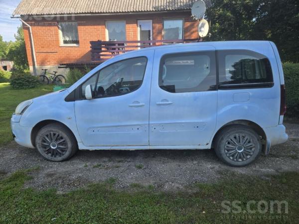 Blue Citroen Berlingo 2013 in Valka, with an engine capacity of 1.60 L and mileage of 383 thousand km for 1199 €, photo 2 on AUTOMOTO.COM.LV