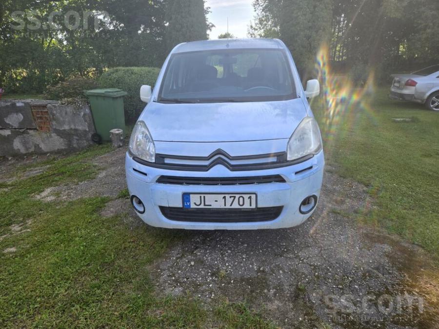 Blue Citroen Berlingo 2013 in Valka, with an engine capacity of 1.60 L and mileage of 383 thousand km for 1199 €, photo 1 on AUTOMOTO.COM.LV
