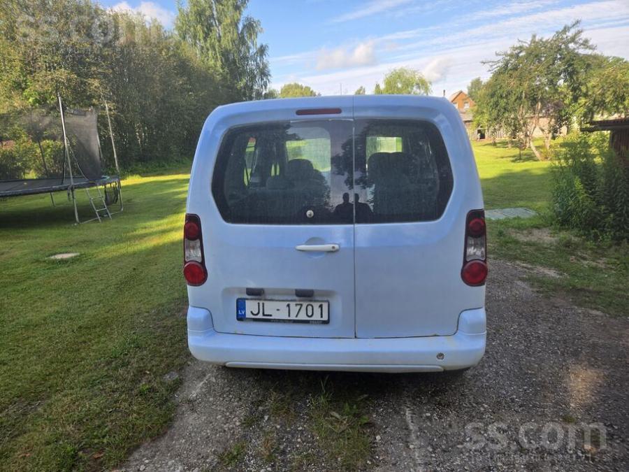 Blue Citroen Berlingo 2013 in Valka, with an engine capacity of 1.60 L and mileage of 383 thousand km for 1199 €, photo 4 on AUTOMOTO.COM.LV