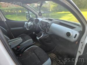 Blue Citroen Berlingo 2013 in Valka, with an engine capacity of 1.60 L and mileage of 383 thousand km for 1199 €, photo 6 on AUTOMOTO.COM.LV