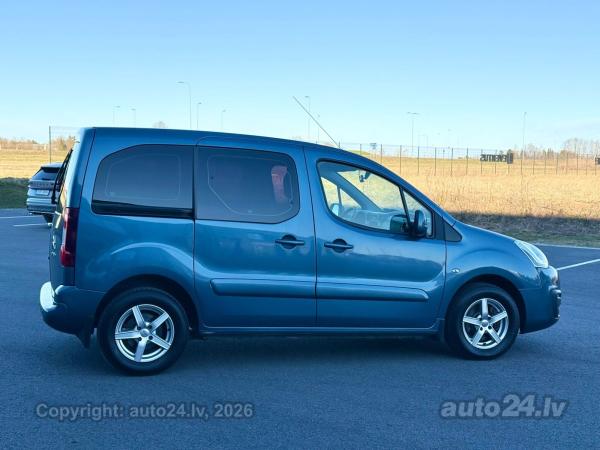 Blue Citroen Berlingo 2015 in Tallinn, with an engine capacity of 1.60 L and mileage of 132 thousand km for 6500 €, photo 9 on AUTOMOTO.COM.LV