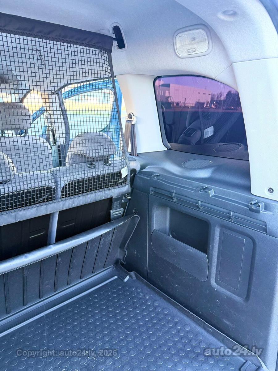 Синий Ситроен Берлинго 2015 в Таллин, объемом двигателя 1.60 л и пробегом 132 тыс. км за 6500 €, фото 26 на AUTOMOTO.COM.LV