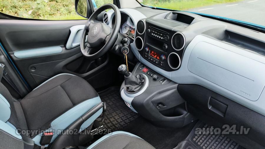 Zils Citroen Berlingo 2015 Tallina, ar dzinēja tilpumu 1.60 L un nobraukumu 186 tūkst. km par 5499 €, foto 15 vietnē AUTOMOTO.COM.LV