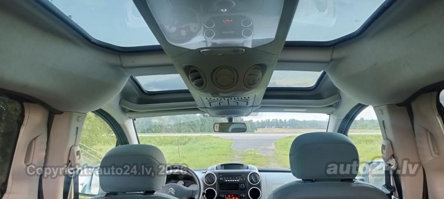 Zils Citroen Berlingo 2015 Tallina, ar dzinēja tilpumu 1.60 L un nobraukumu 186 tūkst. km par 5499 €, foto 17 vietnē AUTOMOTO.COM.LV