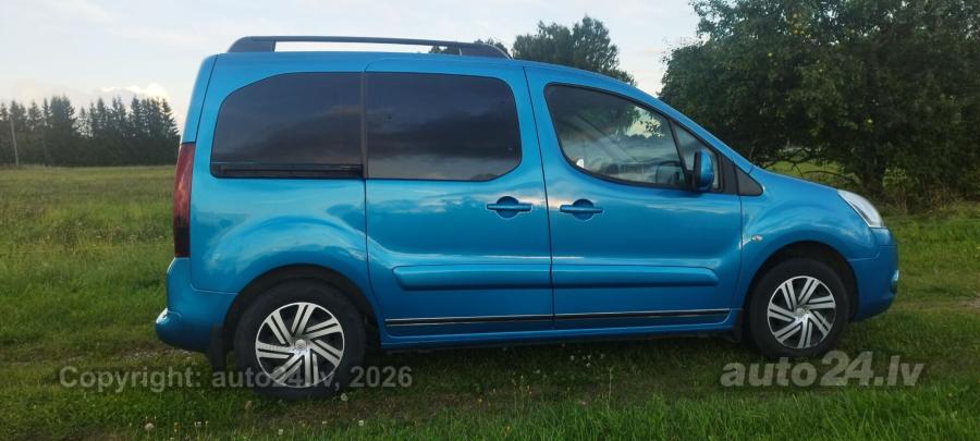 Zils Citroen Berlingo 2015 Tallina, ar dzinēja tilpumu 1.60 L un nobraukumu 186 tūkst. km par 5499 €, foto 22 vietnē AUTOMOTO.COM.LV