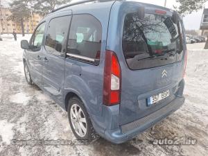 Zils Citroen Berlingo 2016 Tallina, ar dzinēja tilpumu 1.20 L un nobraukumu 180 tūkst. km par 5490 €, foto 4 vietnē AUTOMOTO.COM.LV