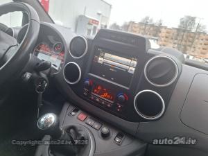 Zils Citroen Berlingo 2016 Tallina, ar dzinēja tilpumu 1.20 L un nobraukumu 180 tūkst. km par 5490 €, foto 9 vietnē AUTOMOTO.COM.LV