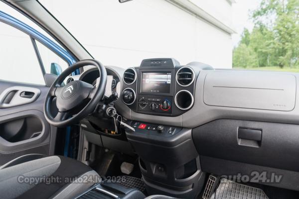 Blue Citroen Berlingo 2016 in Tallinn, with an engine capacity of 1.60 L and mileage of 195 thousand km for 7999 €, photo 5 on AUTOMOTO.COM.LV