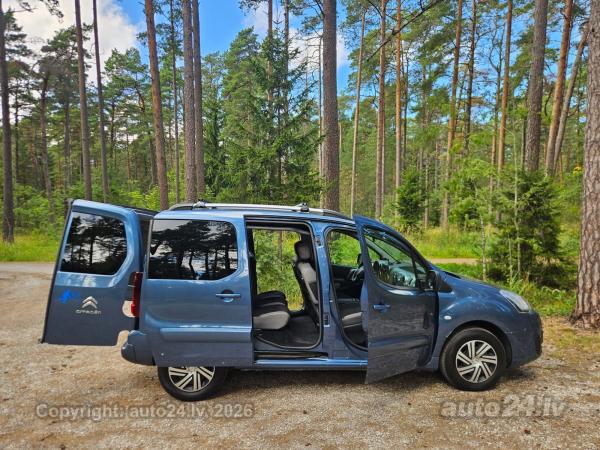 Zils Citroen Berlingo 2016 Tallina, ar dzinēja tilpumu 1.60 L un nobraukumu 201 tūkst. km par 5828 €, foto 6 vietnē AUTOMOTO.COM.LV