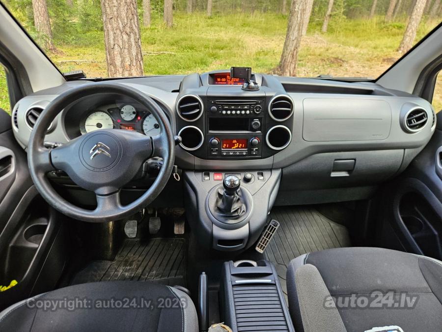 Zils Citroen Berlingo 2016 Tallina, ar dzinēja tilpumu 1.60 L un nobraukumu 201 tūkst. km par 5828 €, foto 14 vietnē AUTOMOTO.COM.LV
