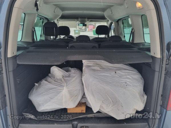 Zils Citroen Berlingo 2017 Tallina, ar dzinēja tilpumu 1.60 L un nobraukumu 176 tūkst. km par 6500 €, foto 9 vietnē AUTOMOTO.COM.LV