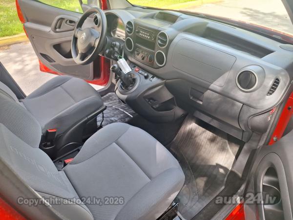 Zils Citroen Berlingo 2017 Tallina, ar dzinēja tilpumu 1.60 L un nobraukumu 180 tūkst. km par 5900 €, foto 7 vietnē AUTOMOTO.COM.LV